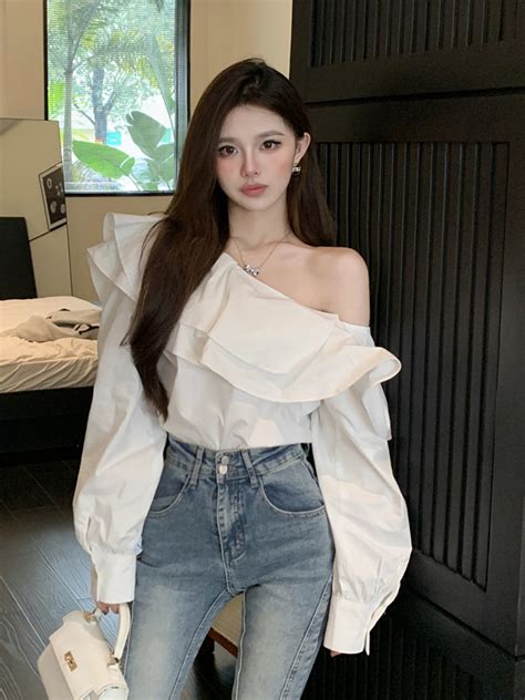 흰색오프숄더블라우스 어깨트임 긴팔 프릴 셔츠
