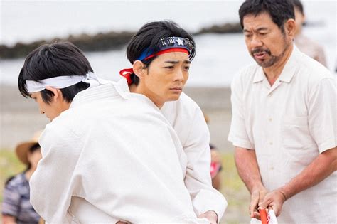 連続テレビ小説「ちむどんどん」第69話。智（前田公輝・左）との決勝戦に挑む賢秀（竜星涼・中央）だったが…（c）nhk ― スポニチ