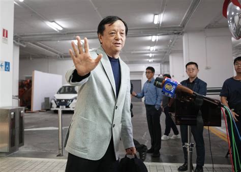 港大校委會商4小時 設5人組查匿名投訴 王沛詩首現身 張翔質疑調查公正性 星島日報