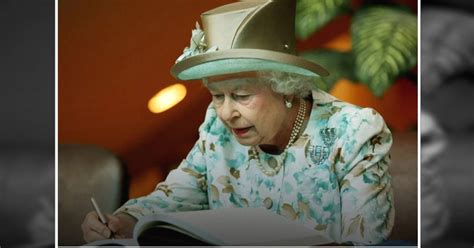 Ittra Miktuba Mir Reġina Eliżabetta Ii Li Tinsab Moħbija Fkantina Fl Awstralja Ma Tistax