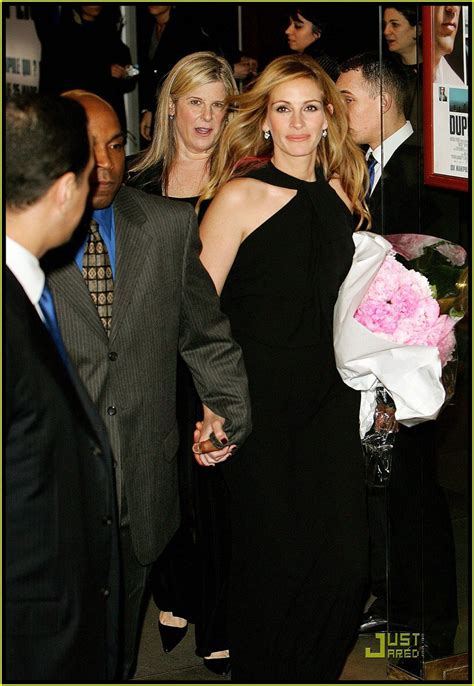Clive Owen Julia Roberts Julia Roberts And Clive Owen Paris Premiere
