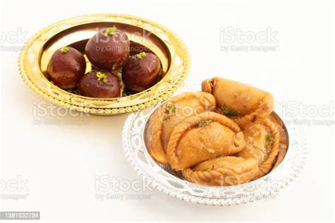 인도 미타이 구지아는 구지야 피루키야 피루키아 페다키야 카란지 바순디와 칼라 자문 또는 굴라브 자문이라고도 합니다 홀리 디파왈리