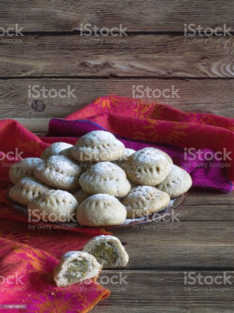 이드와 라마단 날짜와 스위트아라비아 요리 이집트 쿠키 Kahk 엘 Eid 0명에 대한 스톡 사진 및 기타 이미지 0명