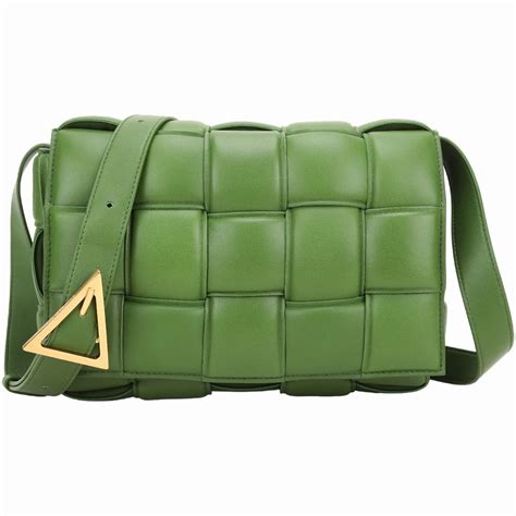 Bv Padded Cassette 格紋編織小羊皮斜背枕頭包牛油果綠 歐系精品包配件 Yahoo奇摩購物中心