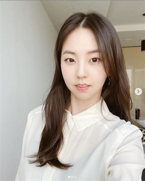 Sohee Shows Doll Like Beauty In Recent Selfie