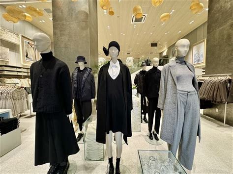 【衣服特化店「無印良品 新宿靖国通り」リニューアル】店舗・期間限定！新宿中村屋とのあいがけカレーも Tabizine～人生に旅心を～