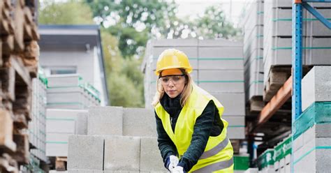 산업 지역의 여성 노동자 창고 건물 밖에서 일하는 아름다운 젊은 여성 사진 Unsplash의 강철 이미지
