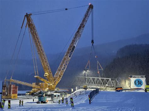 Den Andre Biten Av Randklev Bru Var Et Mer Komplisert Løft Da Elementet Lå Lenger Ut