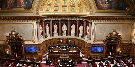 Le Parlement adopte définitivement un projet de loi pour encadrer le secteur des influenceurs