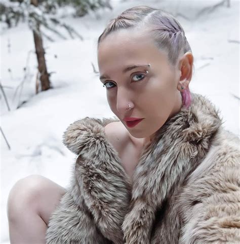 Gvanca ვიდრე ადამიანი არ ნებდება ის საკუთარ ბედზე ძლიერია Facebook