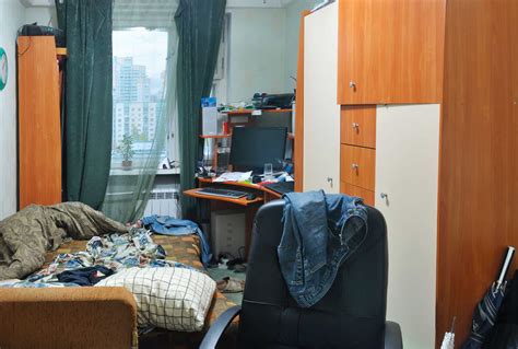 10 Low Cost Hacks You Can Use To Keep Your Dorm Room Clean No Matter