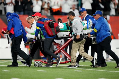 Tua Tagovailoa Injury Update Dolphins Qb Suffers Head Neck Injury Vs