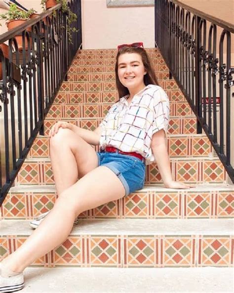 Nicole Luellen Bio Net Worth Height Nationality Career Facts