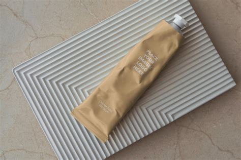 구겨진 화장품 튜브 모형 프리미엄 Psd 파일