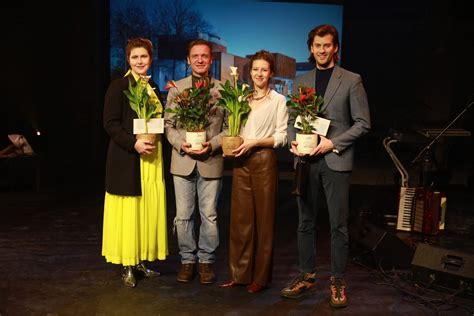 Skatītāji Par Valmieras Teātra Aizvadītās Sezonas Favorīti Atzīst