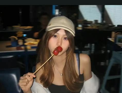 钟丽缇14岁小女儿近照 穿辣妹吊带衫越来越像妈妈 搜狐大视野 搜狐新闻