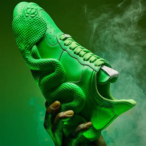 Noa Raviv Uses Grid Patterns And 3d Printing In Fashion Collection