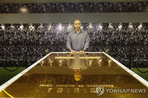 축구 황제 펠레의 황금관 일반 공개…추모 발길 연합뉴스