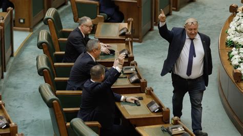 Senatul României dezbate azi prima lege din istorie care nu a cunoscut hârtia Digi