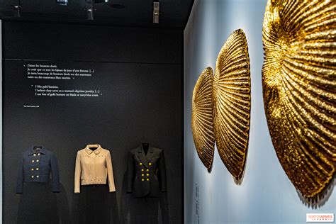 Gold Les Ors Dyves Saint Laurent Lexposition Mode Du Musée Yves Saint Laurent à Paris Se