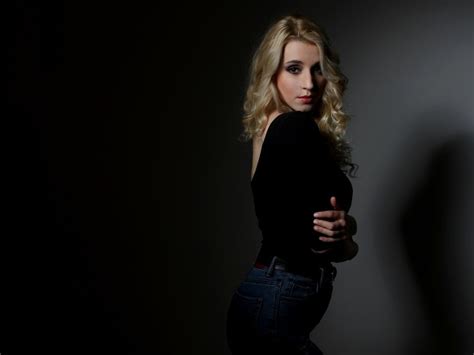 KenzieDawton Profile StripChat Webcam Model CamWox