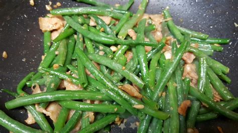 중화풍 돼지고기 콩줄기볶음