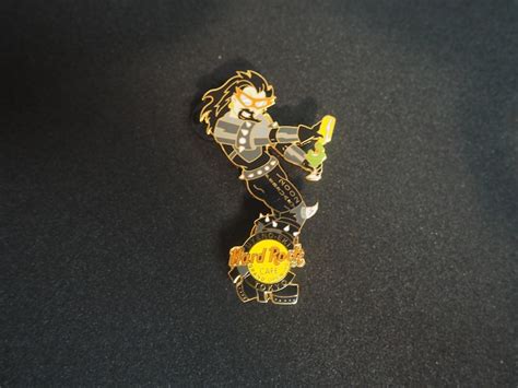 Hard Rock Cafe Uyeno Eki Grand Opening Waiter Pin February 2002 Etsy