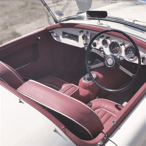 Mga Seating Mirror Trim