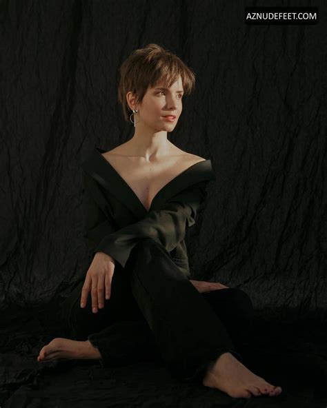 Antonina Divina Feet Aznudefeet