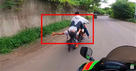 Ktm Rider Pulls Sudden Wheelie To Impress Superbike Rider Girl Pillion