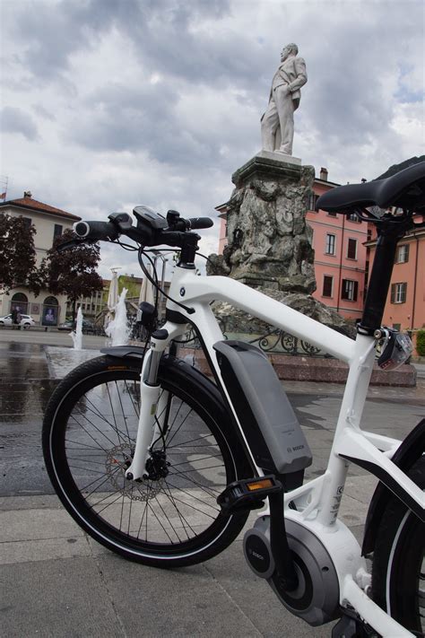 Perché la bicicletta a pedalata assistita è il mezzo del futuro LifeGate