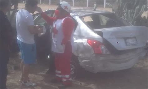 Familia sufre accidente automovilístico en carretera a México