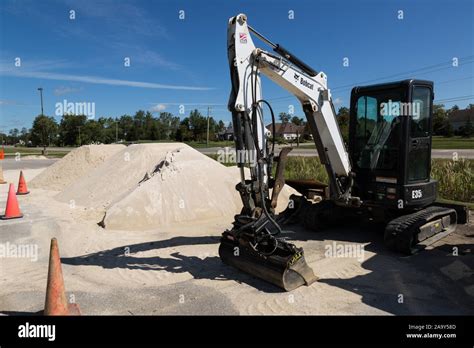 Bobcat E35i Compact Mini Excavator Hi Res Stock Photography And Images Alamy