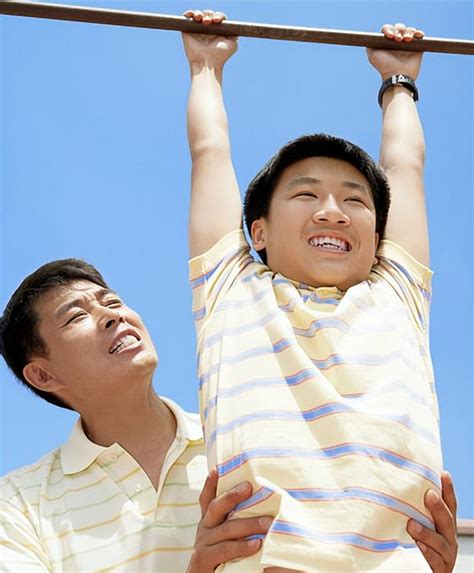 養育男孩16年，我頓悟一件事：娃長大後，媽媽退一步，爸爸進一步 每日頭條