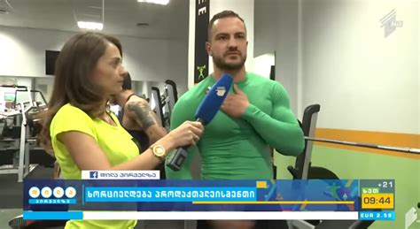 ეფექტური ვარჯიში მხრების კუნთებისა და მკერდის კუნთებისთვის გახადეთ თქვენი სხეული იდეალური