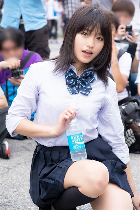 ボード「セーラー服（座る）」のピン