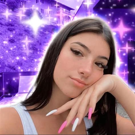 Charli Damelio Edit Photos Vezi Ce A Descoperit Charli Damelio