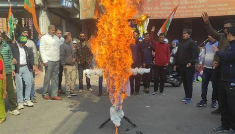 बागेश्वरः गुस्साई कांग्रेस ने फूंका भाजपा का पुतला Angry Congress