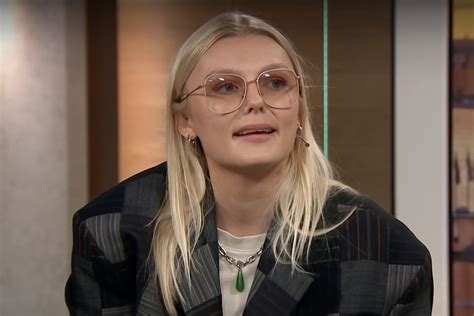 Felix Herngrens Dotter Har Vuxit Upp Nu Går Vera I Sin Pappas Fotspår