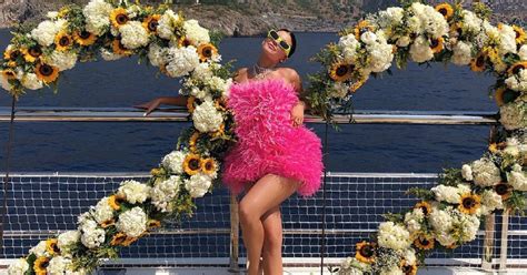 Kylie Jenner Rings In 22nd Birthday With Celebration In Italy Pics