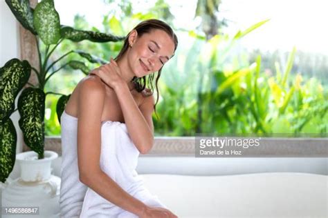 Shower Massage Photos And Premium High Res Pictures Getty Images