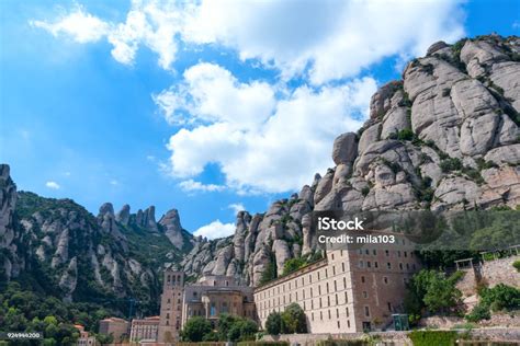 몬세라트와 산타 마리아 데 몬세라트 카탈로니아 스페인의 수도원의 산 0명에 대한 스톡 사진 및 기타 이미지 0명 건물 정면