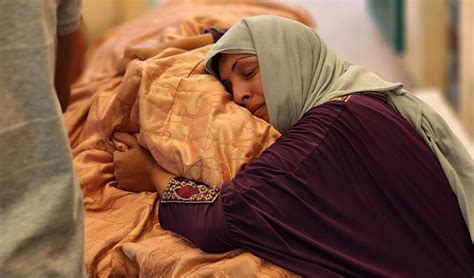 الهلال الأحمر العثور على أعداد كبيرة من جثامين الشهداء شماليّ قطاع غزة