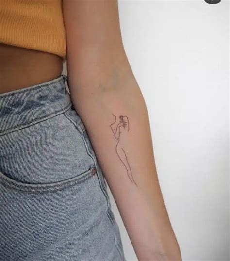 Tatuajes pequeños lineales 25 ideas originales