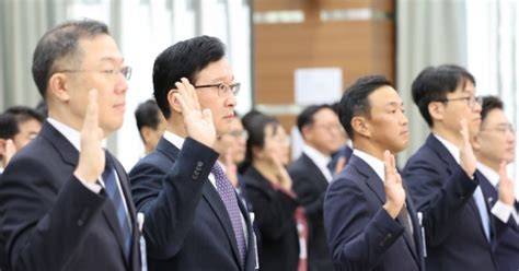 이재명 수사 설전 민주 “집단 뇌피셜” 檢 “李의 변호사냐”