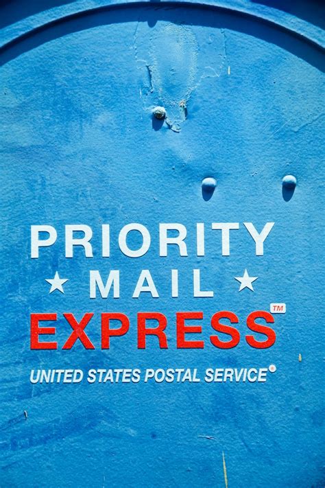 Usps Express Vs Priority Mail Key Differences In Shipping Options