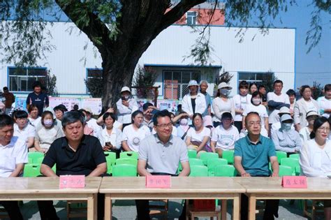 阳信县政协一行到流坡坞镇开展 六一”走访慰问活动范太国向教育工作者曹集