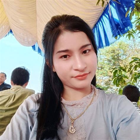 ម៉ាក់វីរៈ បុត្រ លក់អនឡាញផលិតផលថែរក្សា សម្រស់