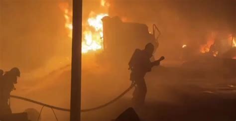 Займання на двох нафтобазах у Воронезькій області та Пермському краї Росії що відомо