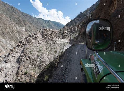 Accident Road Pakistan Hi Res Stock Photography And Images Alamy
